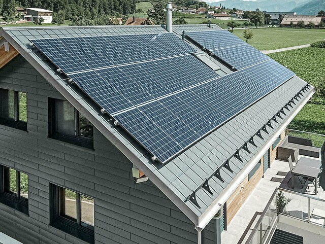 Solar - Unterschied In- und Aufdach PV-Anlagen | PREFA