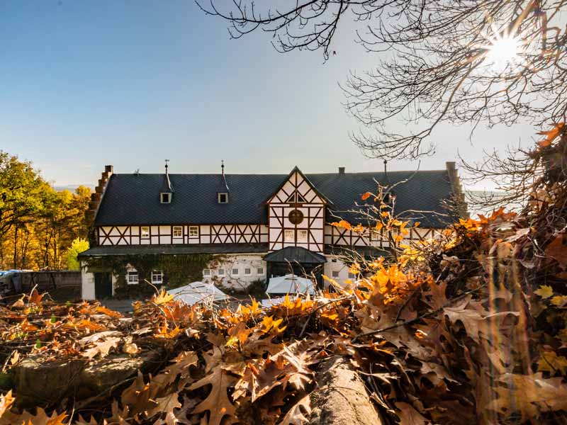 Burg Maienluft Wasungen Dachsanierung | PREFA