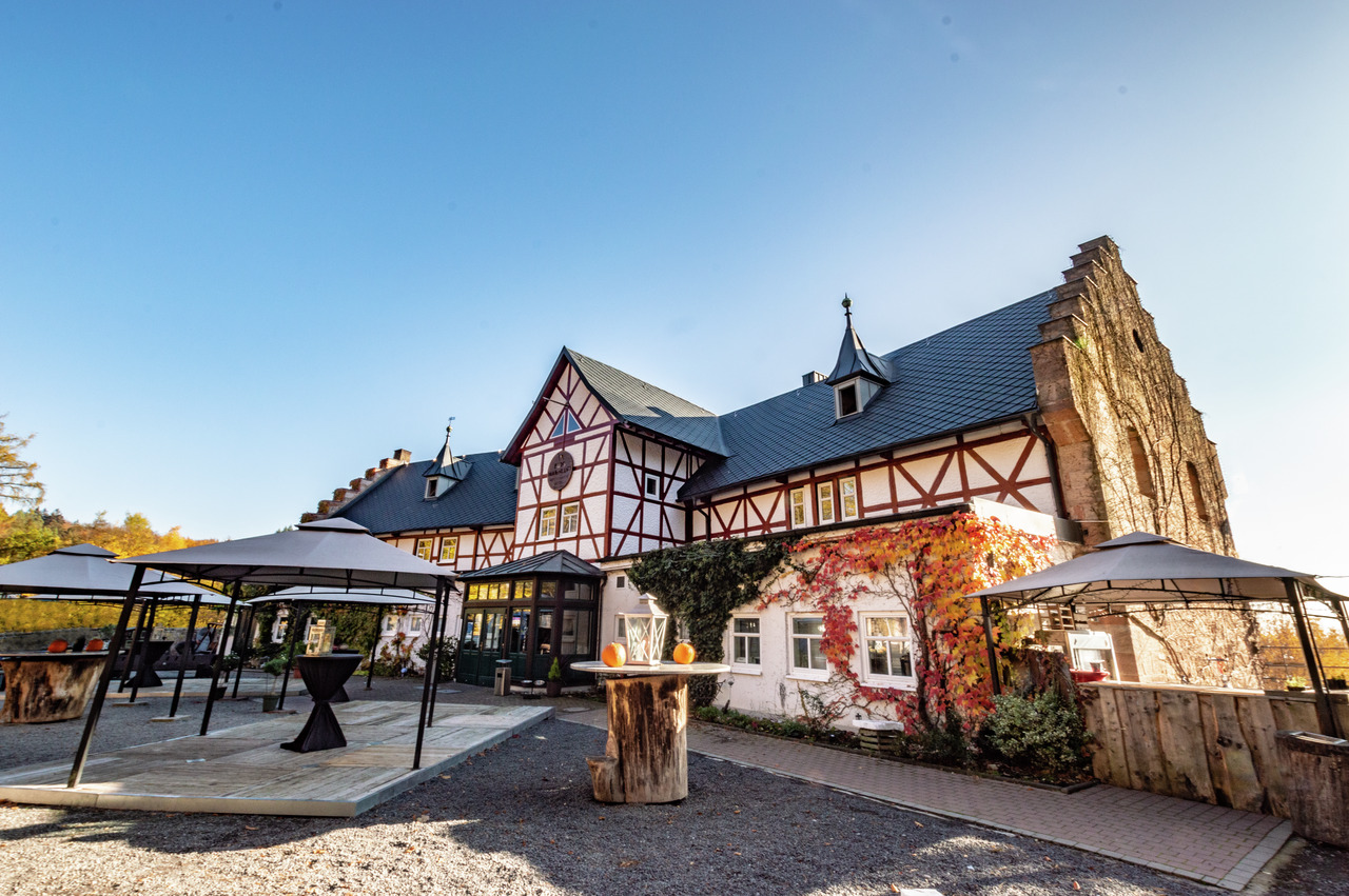 Burg Maienluft Wasungen Dachsanierung | PREFA